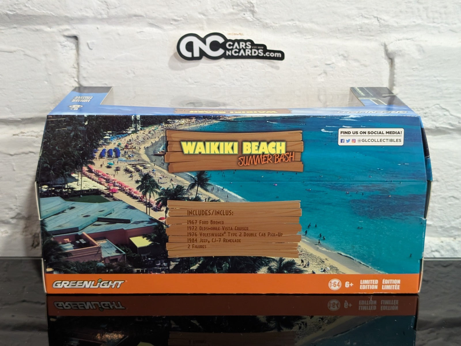 Greenlight Multi-Car Diorama Waikiki Beach Summer Bash RAW CHASE (Soft ...