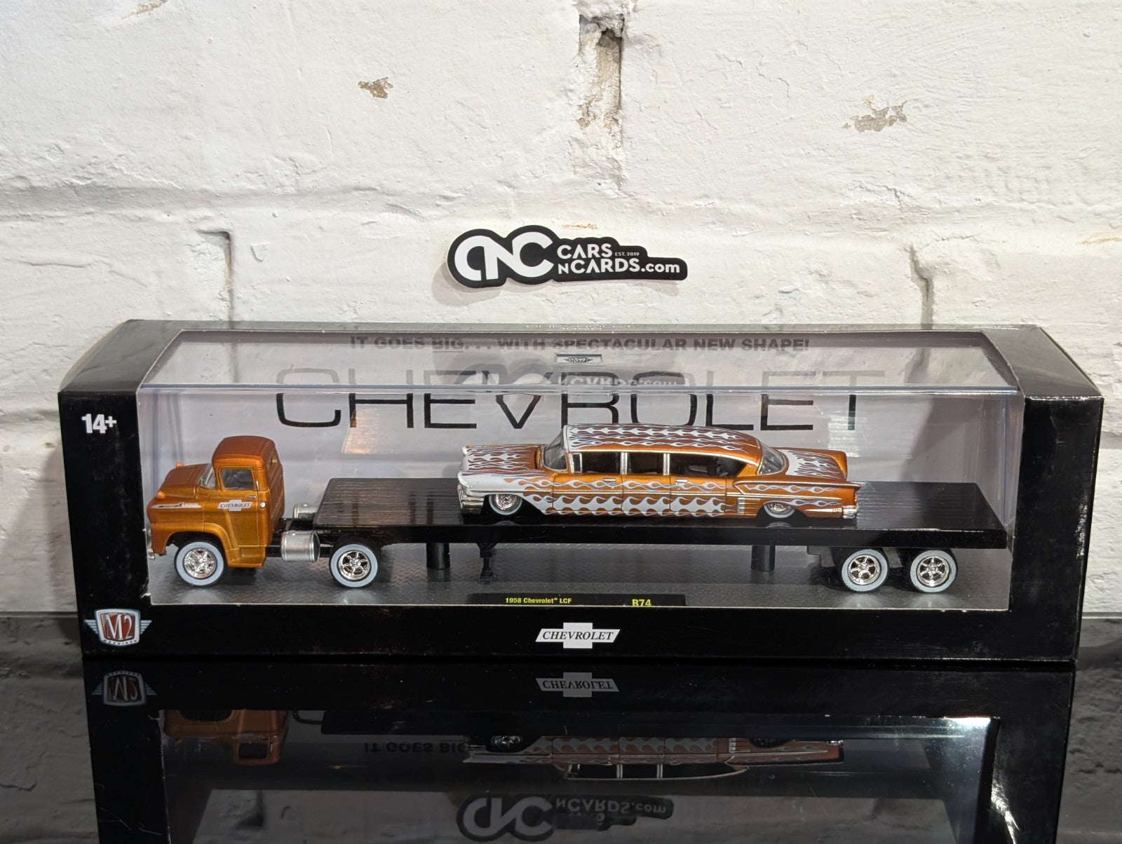 M2 Machines 1:64 Auto Haulers 1958 Chevrolet LCF & 1958 Chevy Impala ...