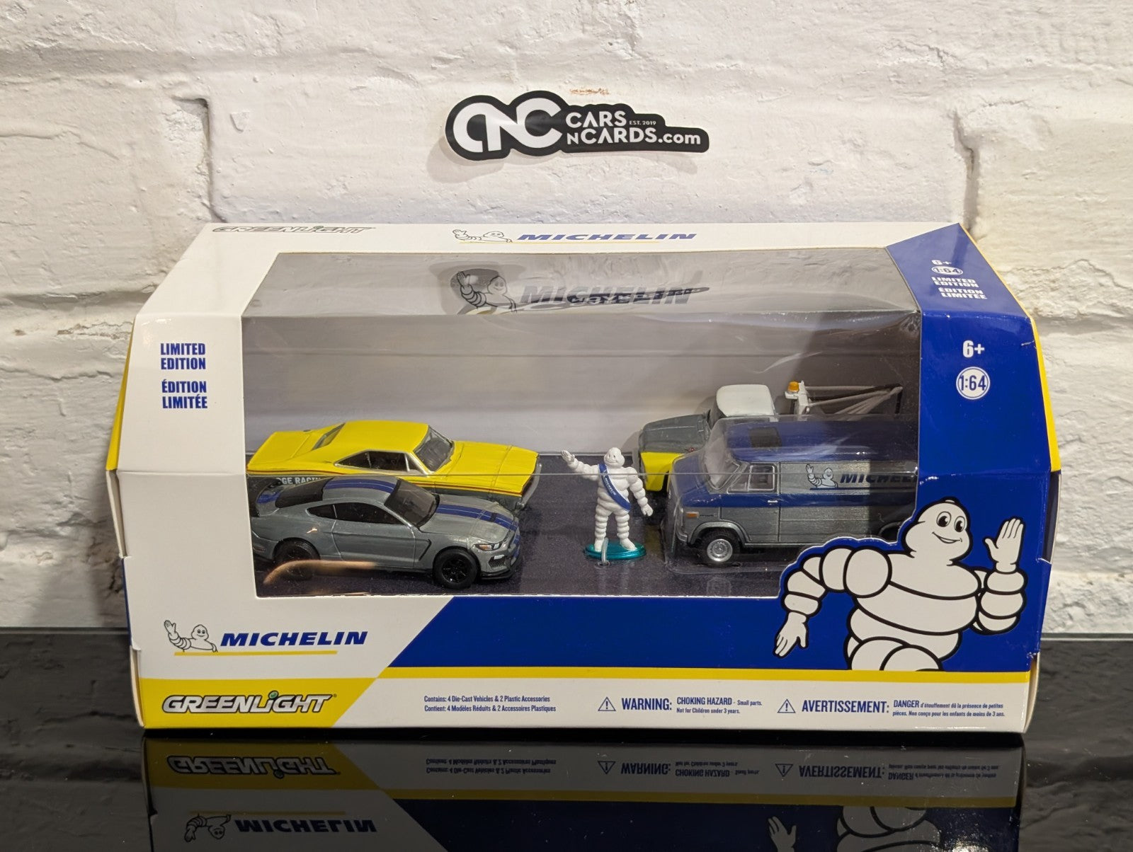 Greenlight Multi-Car Diorama Michelin Service Center RAW CHASE (Soft C ...