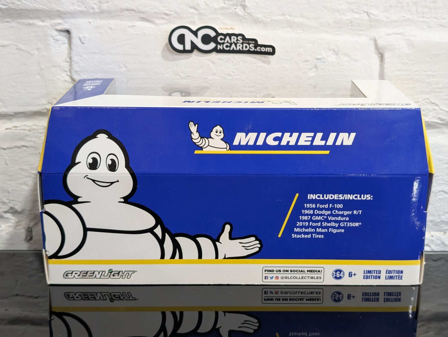 Greenlight Multi-Car Diorama Michelin Service Center RAW CHASE (Soft C ...