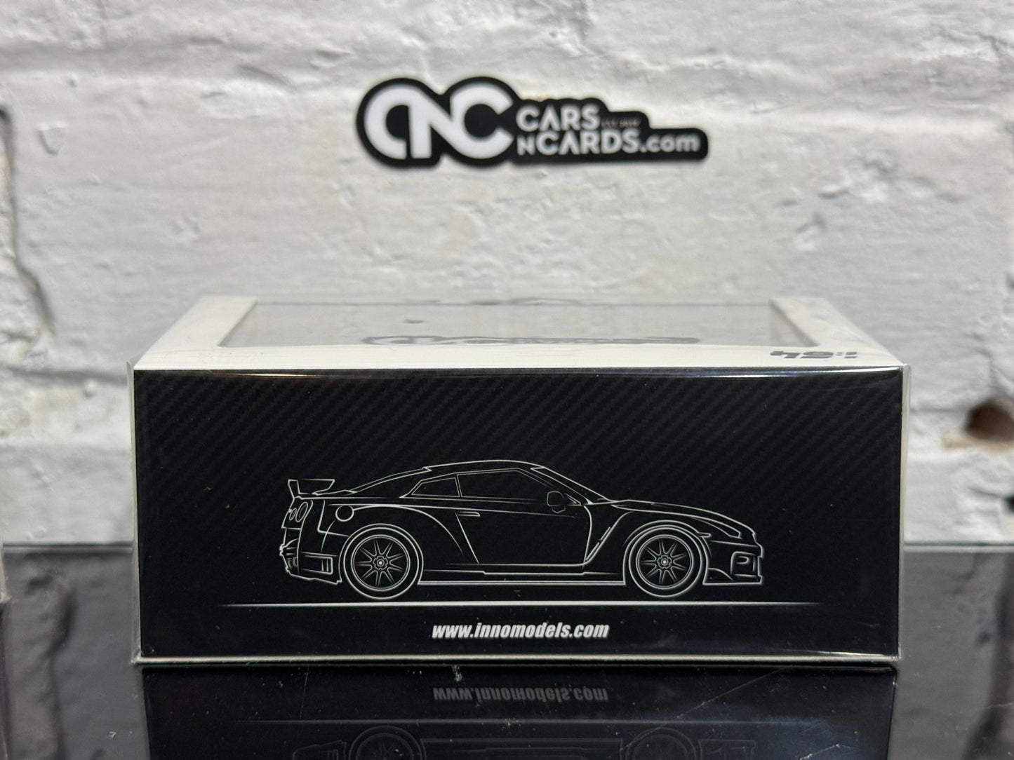 INNO64 1:64 NISSAN GT-R (R35) NISMO White IN64-R35N-WHI – Cars N Cards